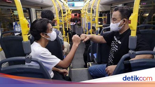 Anies Baswedan Unggah Foto Naik Bus Listrik, Caption-nya Jadi Sorotan