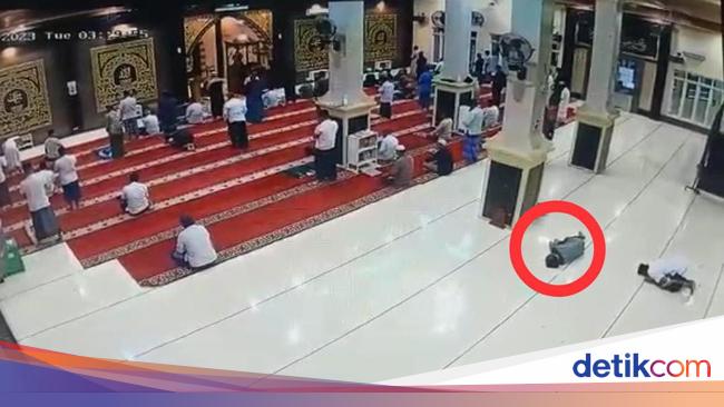Sosok Dosen Unhas Meninggal Saat Tahiyat Akhir Salat Sunnah Subuh di Masjid