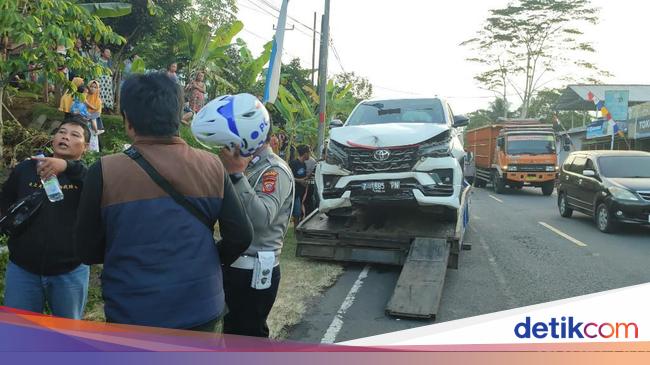 Fakta-fakta Kecelakaan Rombongan Mobil Wabup Pangandaran Fakta-fakta Kecelakaan Rombongan Mobil Wabup Pangandaran