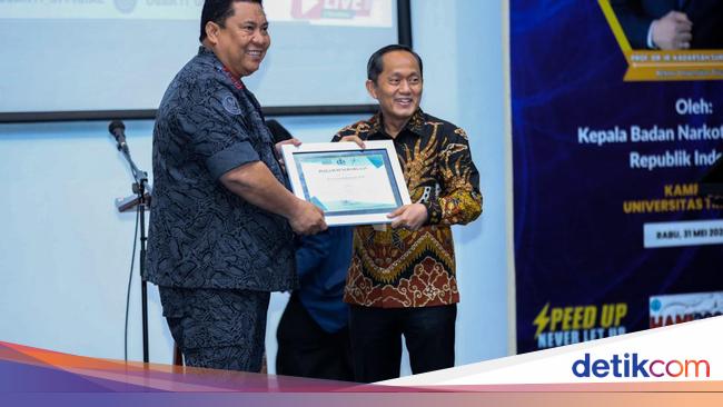 Kepala BNN Petrus Reinhard Ajak Mahasiswa Trisakti Tolak Narkoba Kepala BNN Petrus Reinhard Ajak Mahasiswa Trisakti Tolak Narkoba
