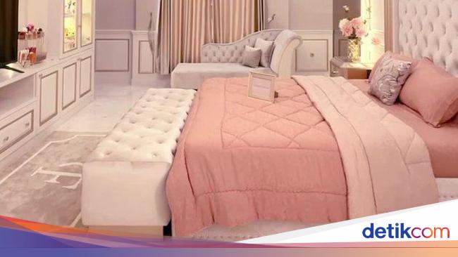 7 Potret Kamar Impian Fuji yang Akhirnya Terwujud, Serba Pink