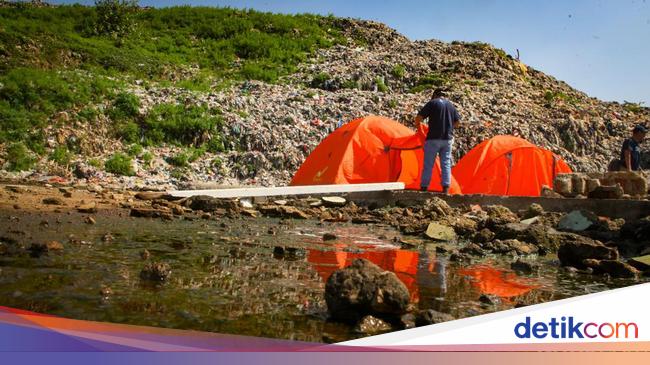 Warga Santuy 'Ngecamp' di TPA Cipayung Depok, Ada Apa? Warga Santuy 'Ngecamp' di TPA Cipayung Depok, Ada Apa?