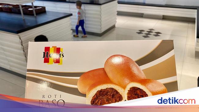 Empuk Lembut Roti Baso Ayam Legendaris dari Roti Henis Mangga Besar