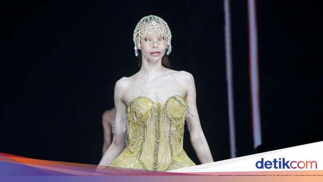 10 Koleksi Gaun Malam Monica Ivena, Desainer yang Karyanya Dipakai ...