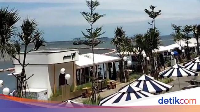 10 Kafe dan Restoran dengan Semilir Angin Pantai untuk Bersantai