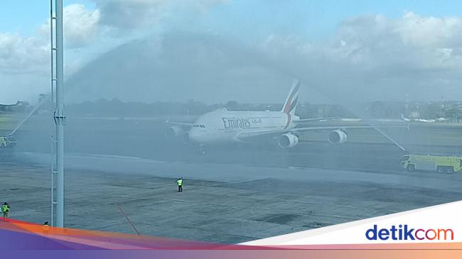 Sejarah Baru Terukir, Pesawat Super Jumbo Itu Mendarat di Bali