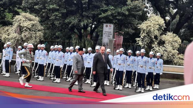 Prabowo Terima Kunjungan Kehormatan Menhan Qatar Prabowo Terima Kunjungan Kehormatan Menhan Qatar