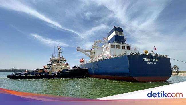 Penampakan Kapal Tanker Mogok di Terusan Suez, Ganggu Pelayaran Dunia