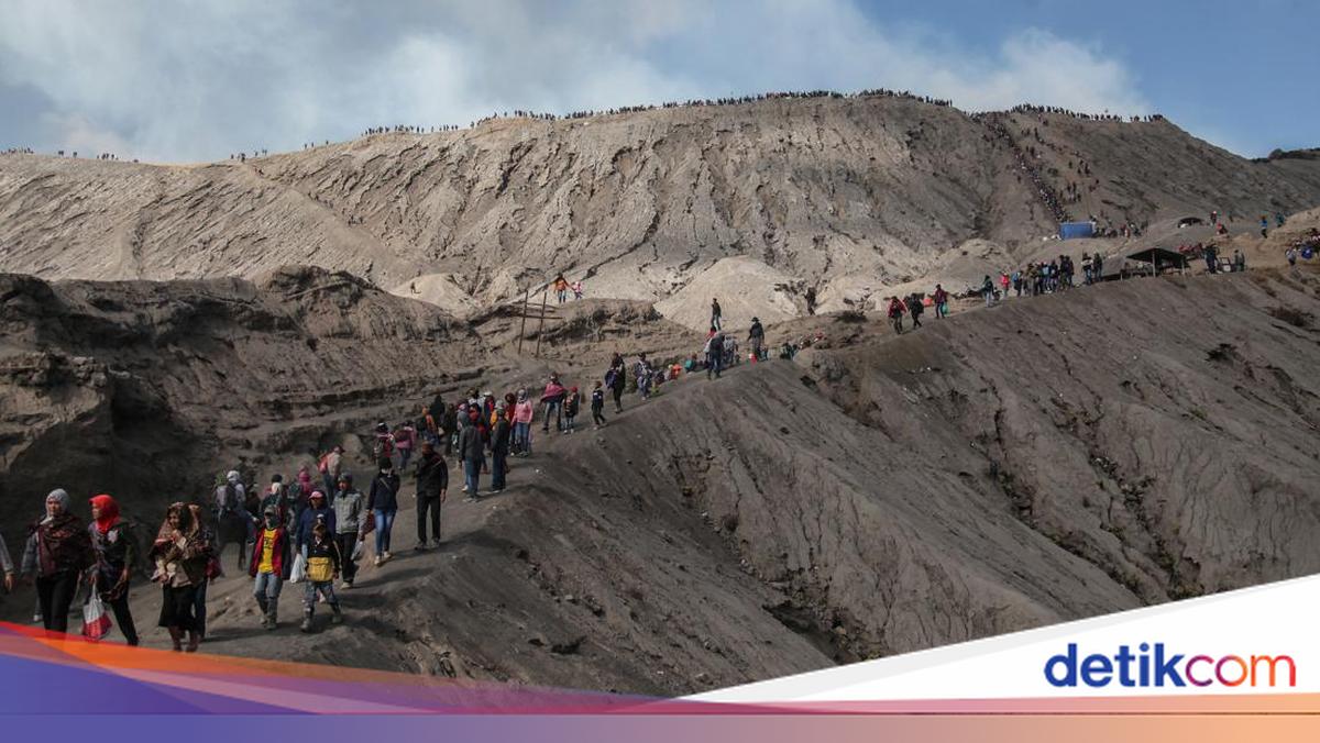 Jadwal Lengkap Yadnya Kasada 2025 Suku Tengger di Bromo