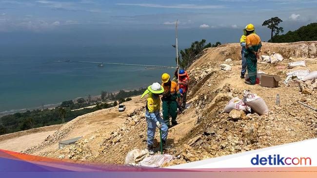 Ini Potret Peledakan Perdana di Tambang Semen Kaltim