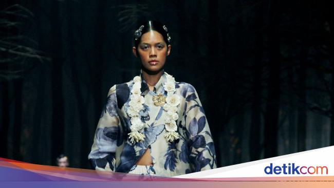 Tertular Bahagia Biyan Wanaatmadja di Perayaan 40 Tahun Berkarya