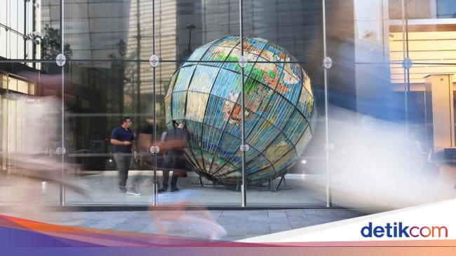 Kreatif Banget! Bola Bumi Raksasa Ini Terbuat dari Plastik Bekas