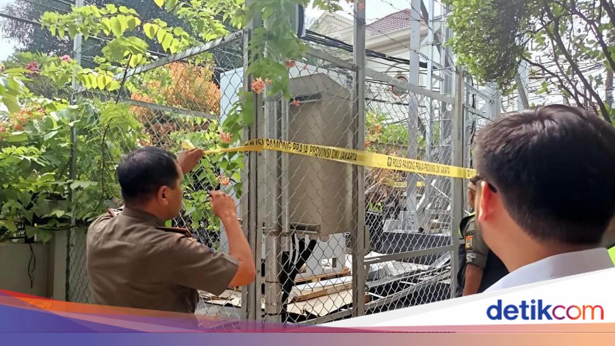Mirip dengan di Sunter, Tower BTS di Semanan Jakbar Juga Disegel Satpol PP