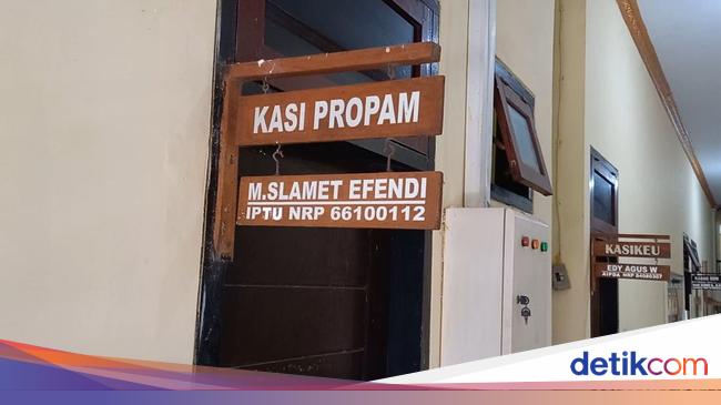 Propam Tetap Selidiki Pelanggaran Etik Polisi Hajar Kuli di Sampang Propam Tetap Selidiki Pelanggaran Etik Polisi Hajar Kuli di Sampang