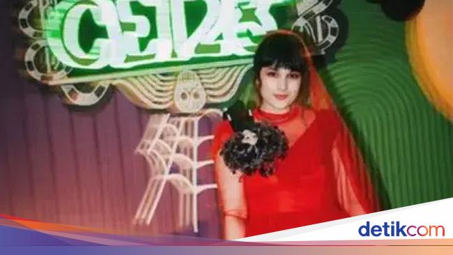 8 Foto Artis Cosplay Horror di Ulang Tahun Chelsea Islan Bertema Tim Burton