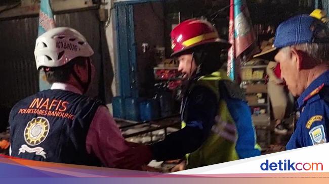 Polisi Selidiki Penyebab Tewasnya Korban Kebakaran Pasar Caringin Polisi Selidiki Penyebab Tewasnya Korban Kebakaran Pasar Caringin
