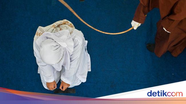 Melihat Eksekusi Hukum Cambuk Di Aceh