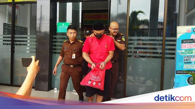 Riko Pembunuh Sadis Elisa Pakai Kloset Didakwa Pembunuhan Berencana Riko Pembunuh Sadis Elisa Pakai Kloset Didakwa Pembunuhan Berencana
