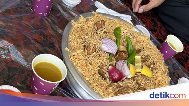 Mencicip Kabsa Hashi, Daging Unta Muda Empuk di Makkah