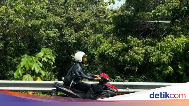 Begini Gaya Pengendara Motor Masuk Tol di Malaysia Begini Gaya Pengendara Motor Masuk Tol di Malaysia