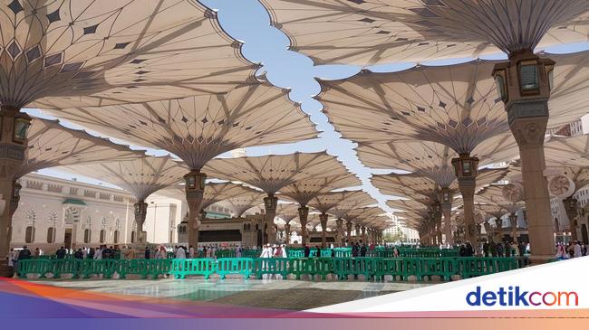 Payung Raksasa Masjid Nabawi Jadi Pelindung Jemaah Haji dari Suhu Panas 43'