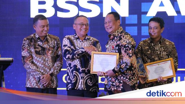 Pemkab Sukabumi Raih Penghargaan BSSN Award