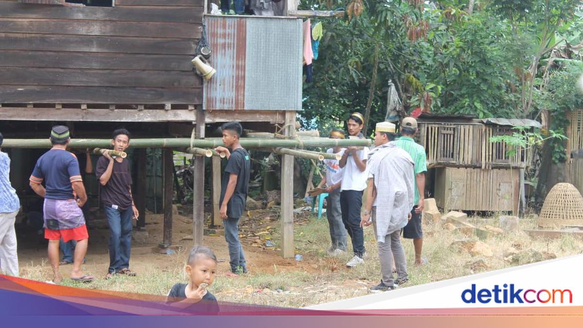 Mengenal Tradisi Angkat Rumah di Sulawesi & NTB, Budaya Unik Pindahan