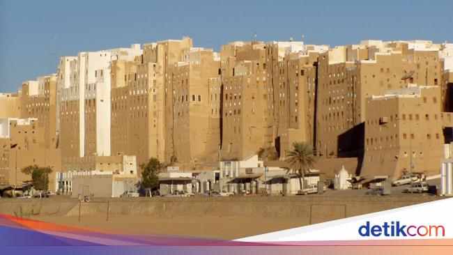 Shibam, The Oldest Sky Scraper City in the World Made from Clay, in ...