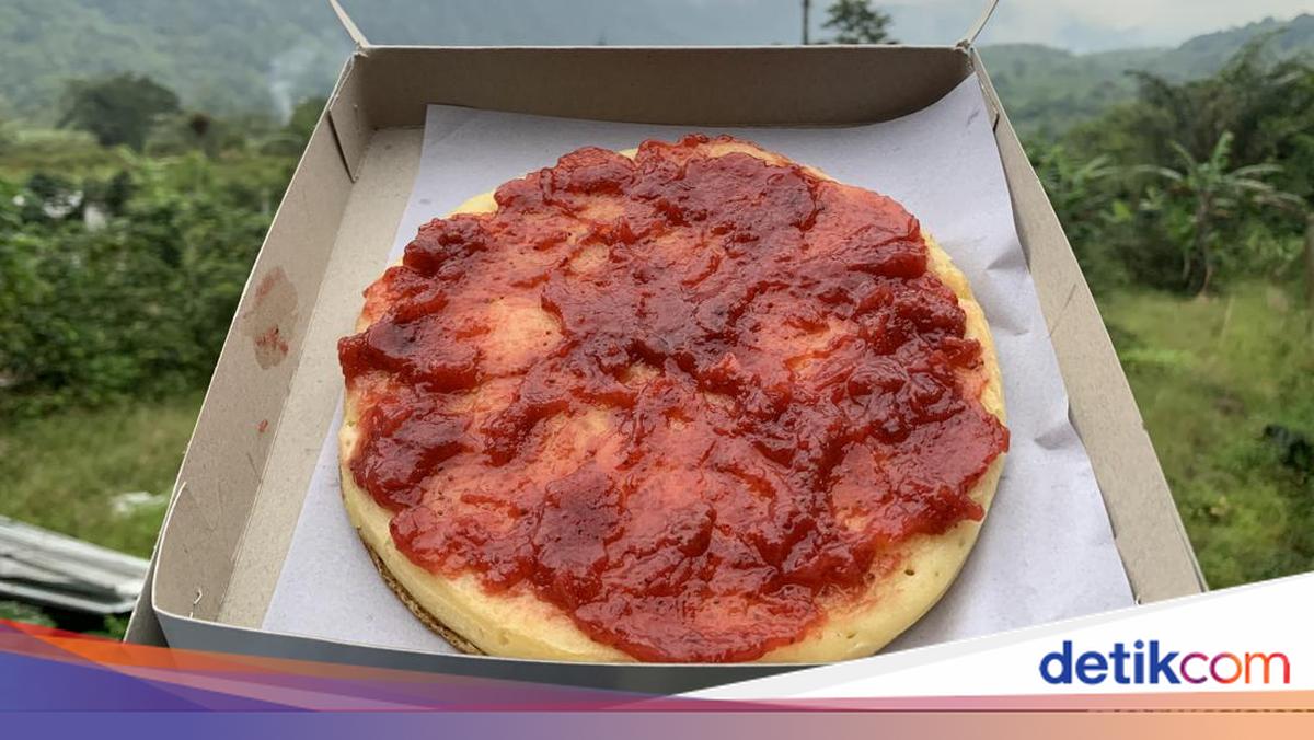 Nikmatnya Kulineran Pancake Strawberry Khas Berastagi, Selai Olahan ...