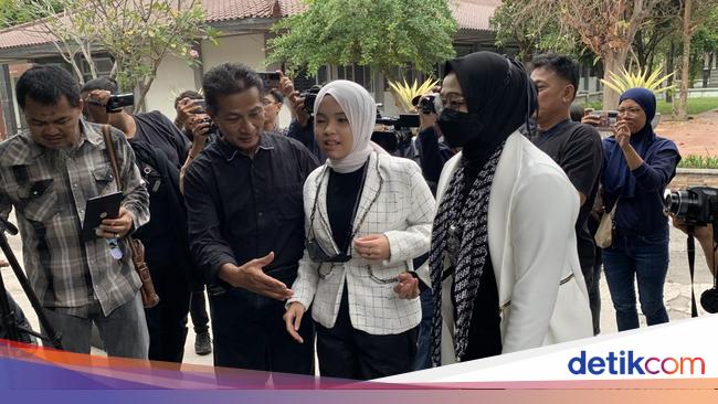 Potret Putri Ariani Sang Golden Buzzer AGT 2023 Disambut Sekolahnya SMM ... Potret Putri Ariani Sang Golden Buzzer AGT 2023 Disambut Sekolahnya SMM ...