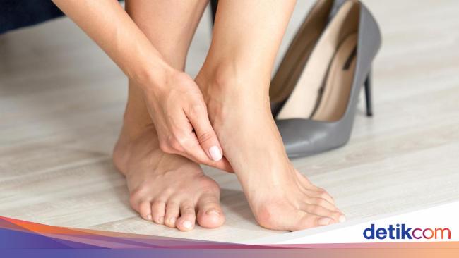 Benarkah Nyeri Tumit Jadi Gejala Asam Urat? Begini Faktanya
