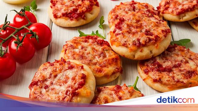 Resep Mini Pizza Topping Daging Asap yang Cocok Buat Camilan Anak