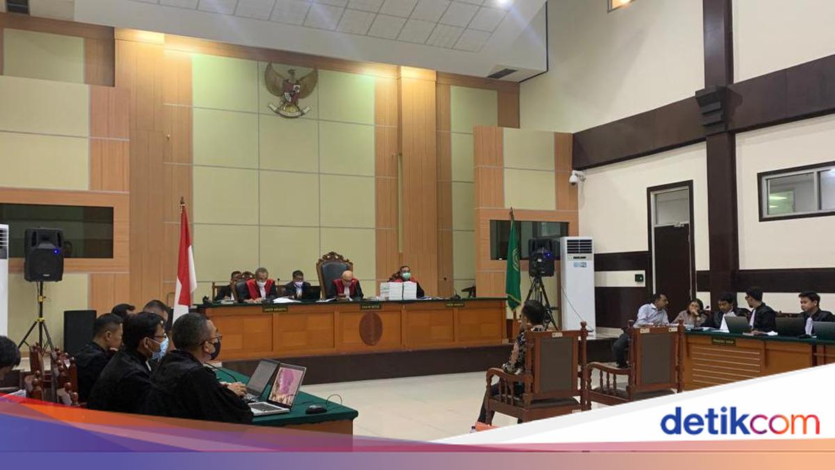 Cerita Staf Ungkap Momen Luhut Marah Usai Nonton Video Haris Azhar-Fatia