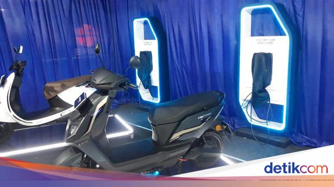 Pakai Sistem Ini, Tukar Baterai Semua Merek Motor Listrik Lebih Cepat
