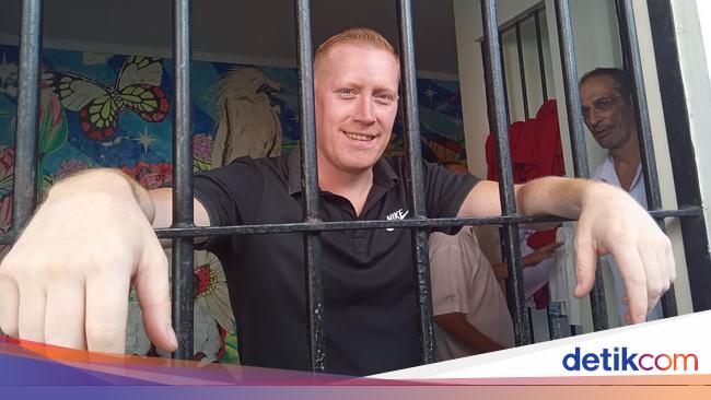 Berani-beraninya Bule Inggris Ini, Caci Maki Jaksa Usai Divonis Penjara