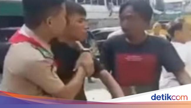 Viral Aksi Pelajar Berseragam Pramuka Amankan Pelaku Jambret di Jakpus