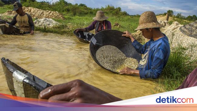 Melihat Proses Pendulangan Intan secara Tradisional di Kalsel