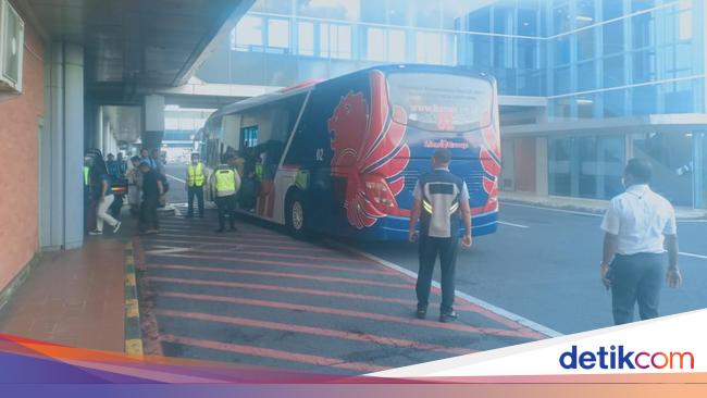 Ini Alasan Kenapa Haram Bercanda Bawa Bom di Pesawat