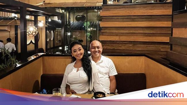 Asri Welas Gugat Cerai Suami Setelah 17 Tahun Menikah