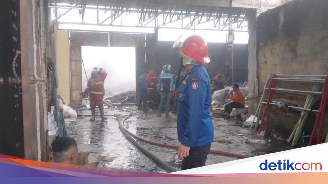 5 Fakta 34 Jam Kebakaran Gudang Sepatu-Sandal di Gorontalo