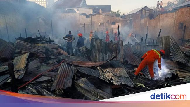 Kebakaran di Jalan Andi Djemma Makassar, 17 Rumah Hangus Terbakar