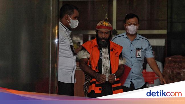 5 Hal Terungkap dari Dakwaan Suap dan TPPU Eks Bupati Mamberamo Tengah
