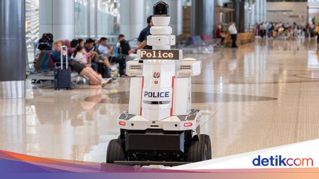 Bandara Singapura Diawasi oleh Robot Polisi Setinggi 2 Meter!