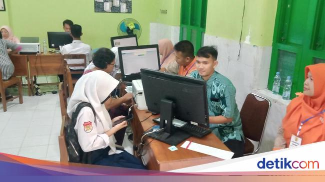 Hari Terakhir Verifikasi, Ini Syarat Dokumen Seleksi PPDB SMKN Jateng 2023 Hari Terakhir Verifikasi, Ini Syarat Dokumen Seleksi PPDB SMKN Jateng 2023