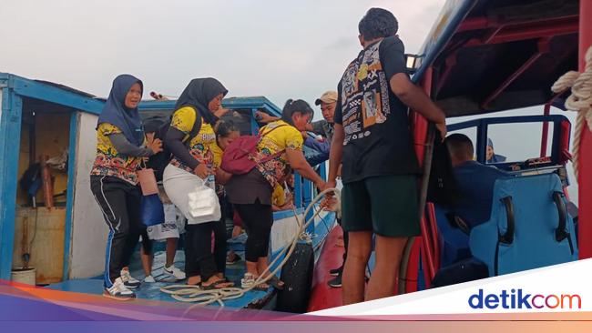 Kapal Mati Mesin di Tengah Laut Kepulauan Seribu, 30 Orang Dievakuasi