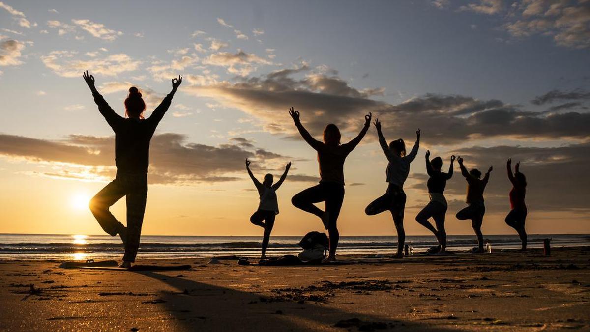 10 Gerakan Yoga yang Mudah Dilakukan untuk Pemula