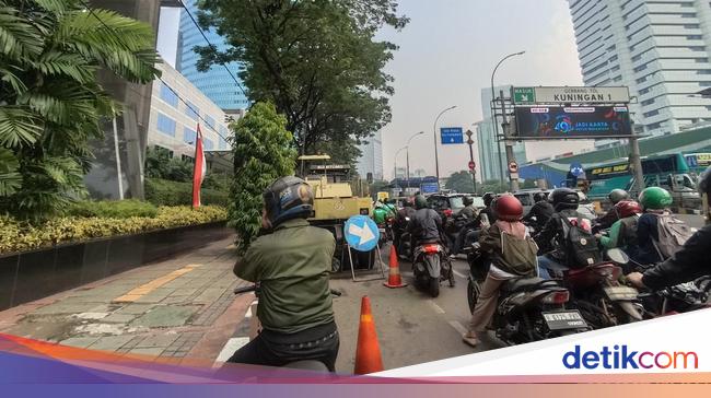 Ini Biang Kerok Macet di Jalan Gatot Subroto Pagi-pagi