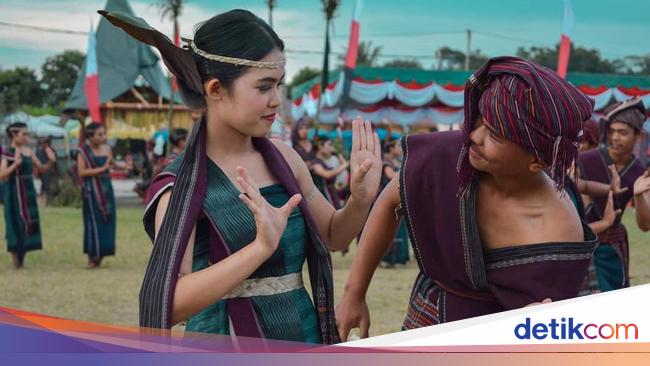10 Contoh Percakapan Bahasa Batak Singkat dan Artinya