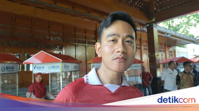 Reaksi Gibran Disebut Anak Ingusan oleh Senior PDIP-Dibela Relawan Jokowi Reaksi Gibran Disebut Anak Ingusan oleh Senior PDIP-Dibela Relawan Jokowi