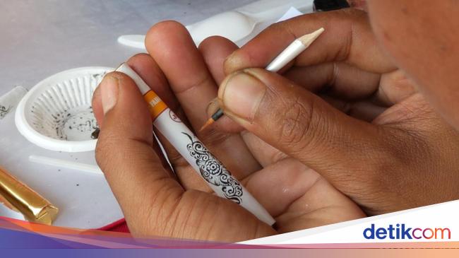 Melukis Rokok dengan Ampas Kopi, Tradisi Tongkrongan di Tulungagung